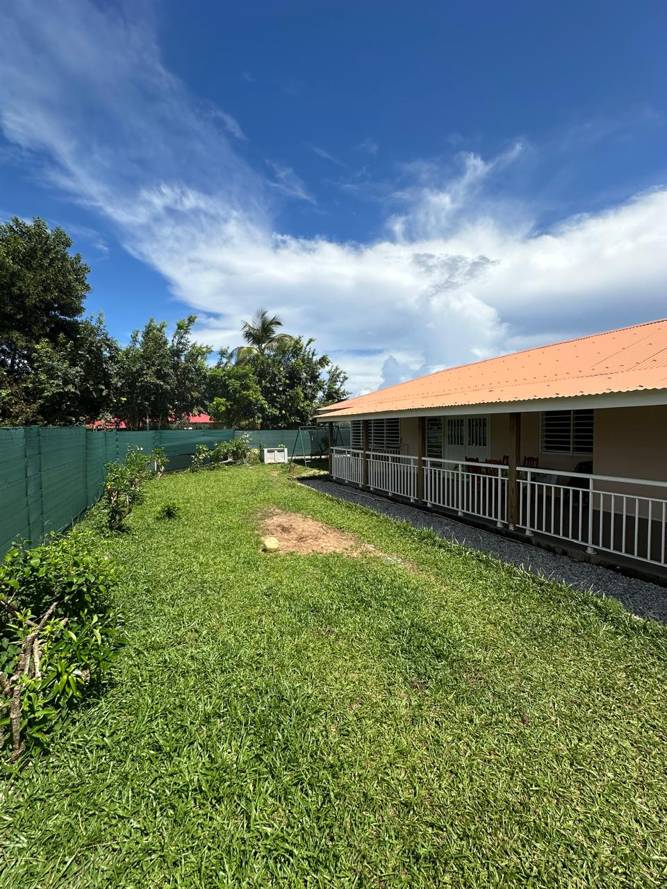 Location Maison type F4 + indépendance (studio) avec piscine à louer à Kourou avec Carol Immo